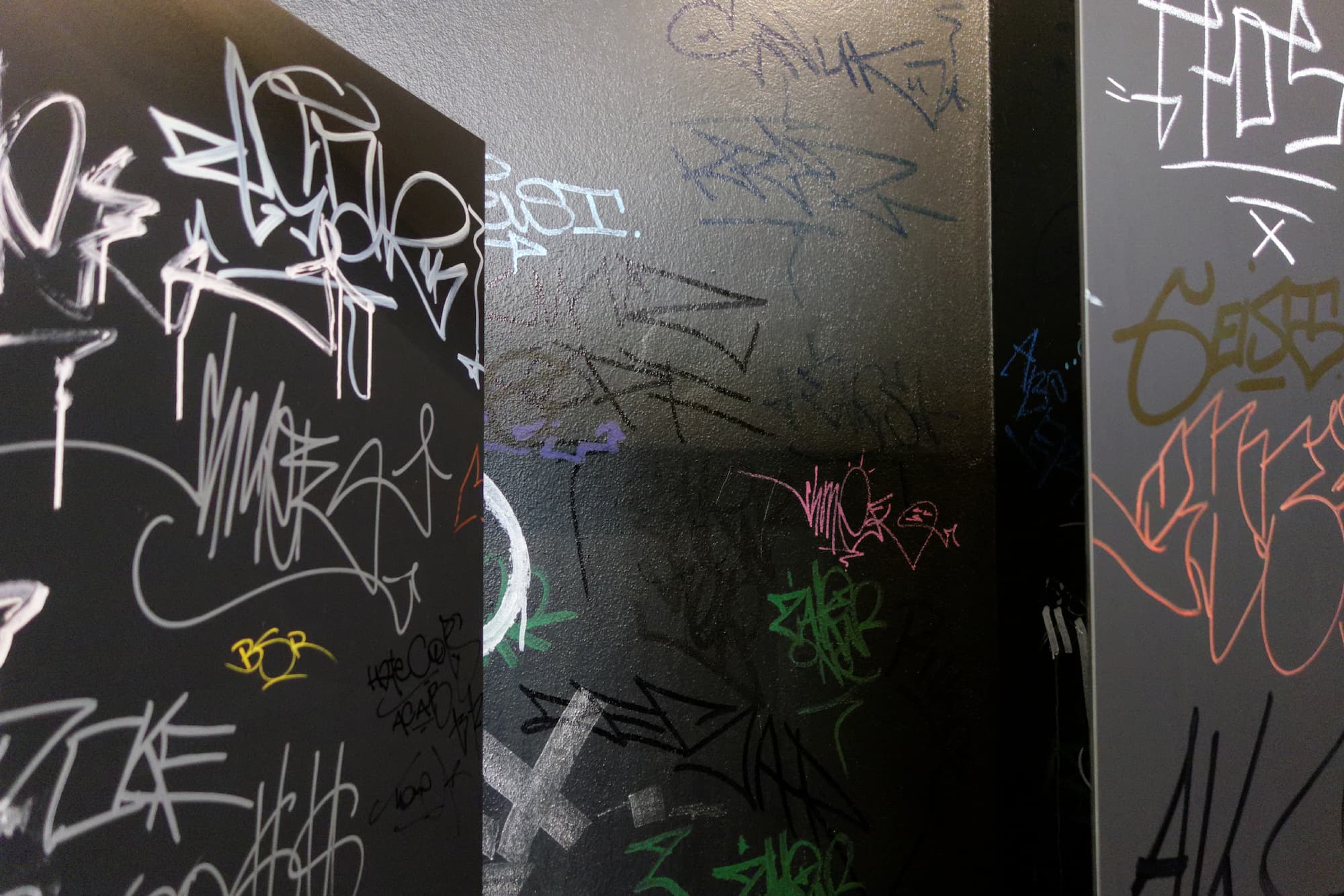 Graffitis aux toilettes, quelle est leur signification - Mon Coin Toilettes